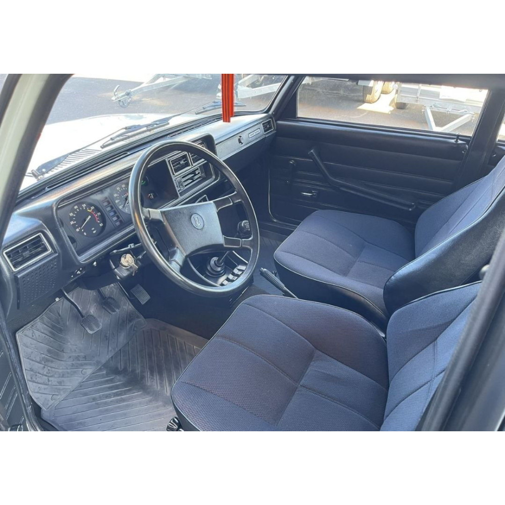 Buy Lada VAZ 2107 in the USA - sovietcars.com - sovietcars.com